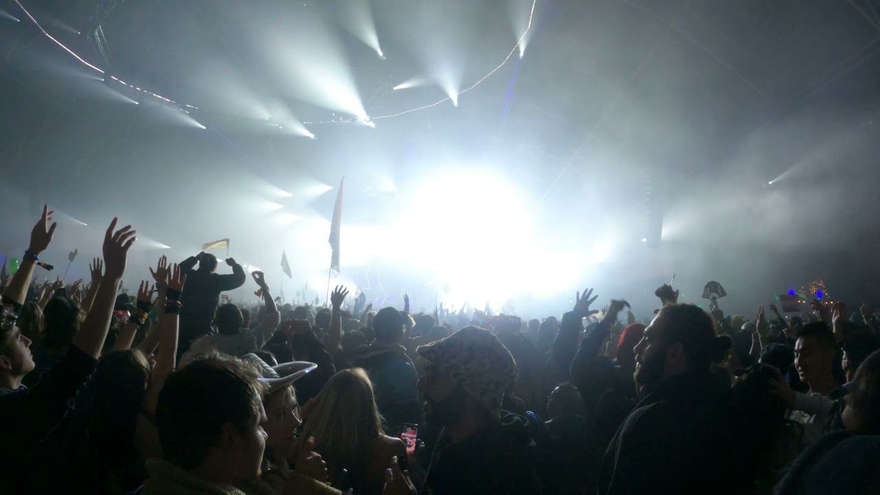 Tiesto Countdown 2021 @ Nos Event Center - YouTube