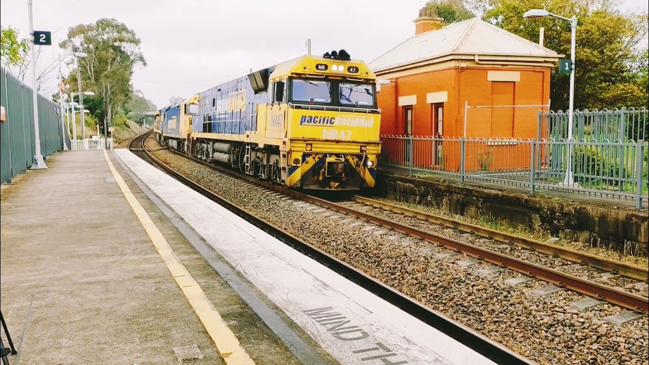 Pacific National NR47 AN5 NR46 Menangle NSW railway station 7-10-2022 ...