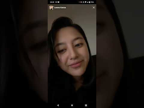 Leona Kanza tampak belah