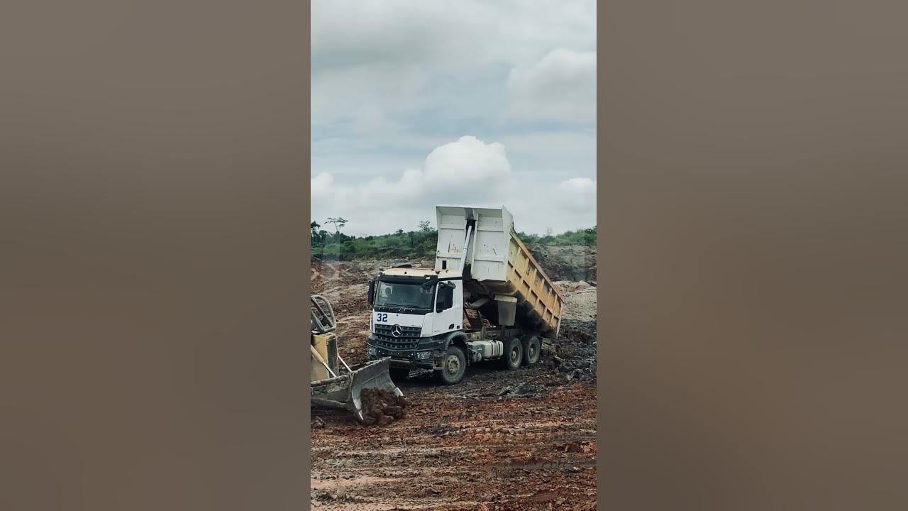 Mercedes Benz Arocs 4040 - Lagi Dumping Matrial OB - YouTube