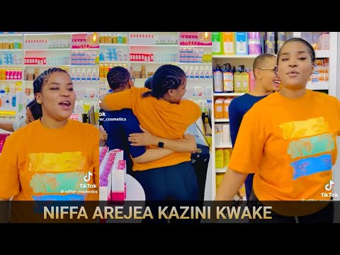 NIFFA AREJEA URAIYANI AFIKIA DUKANI KWAKE TAZAMA ALIVYO KUMBATIANA NA WAFANYAKAZI WAKE