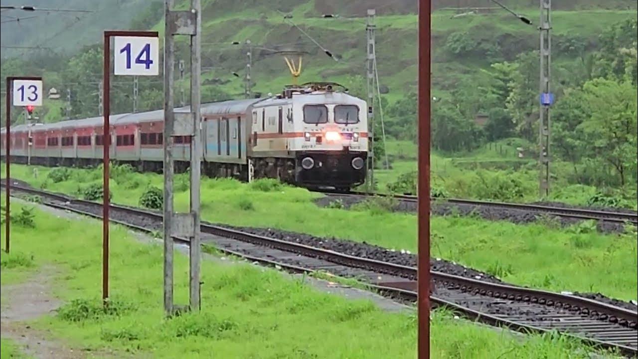 12618/Mangala Lakshadweep Exp (Hazrat Nizamuddin to Ernakulam) led by TKD WAP 7 crossing Sape ...