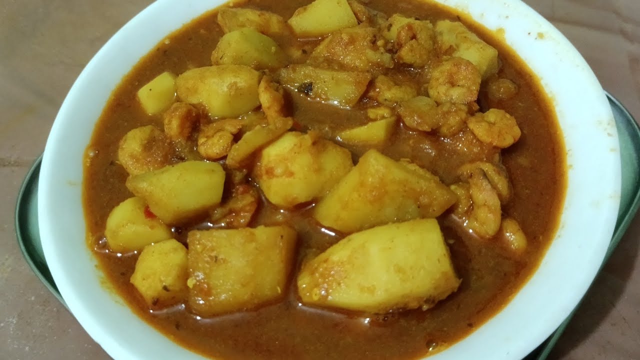 gathi kochu recipe || gathi kochu recipe chingri mach diye in bengali ...