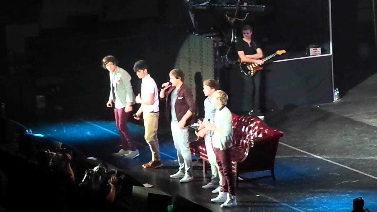 One Direction Inbetweeners Dance June 2nd 2012 - YouTube