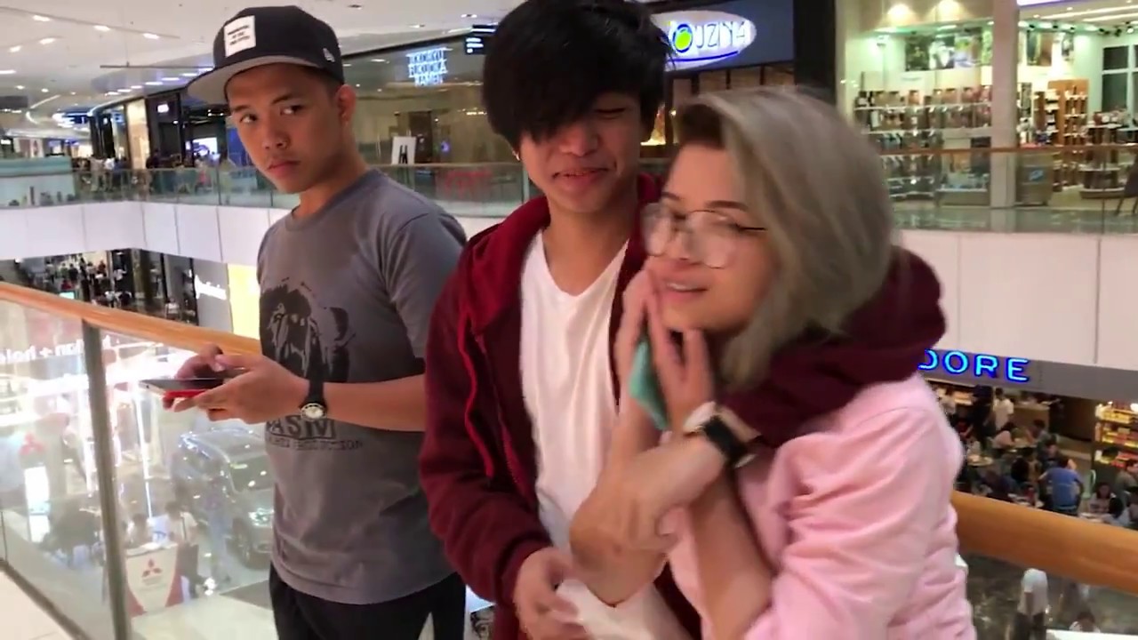 Third Wheel 😭💔 - YouTube