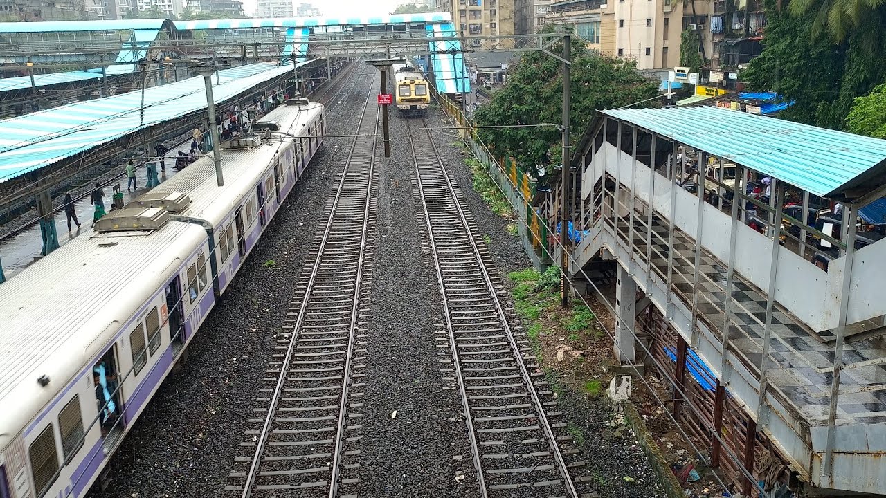Mumbai local train is the best time - YouTube