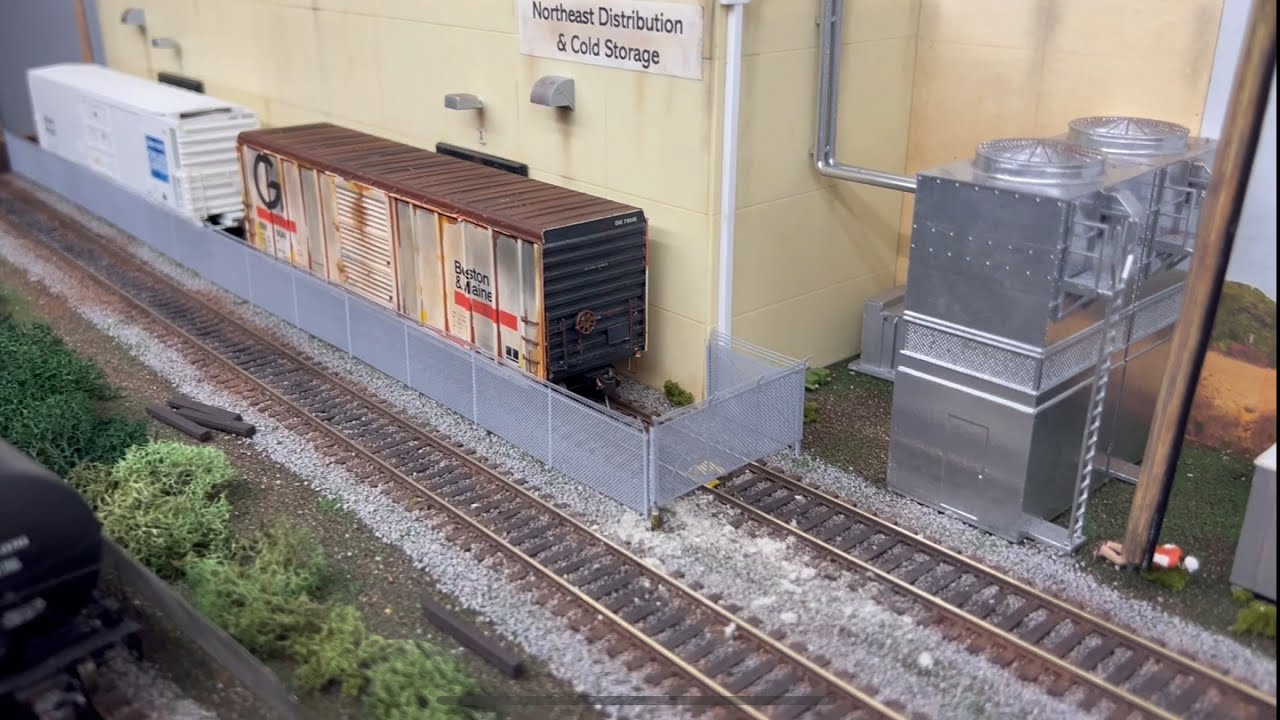 Adding a second Alkem Ho scale chain link fence to the layout - YouTube