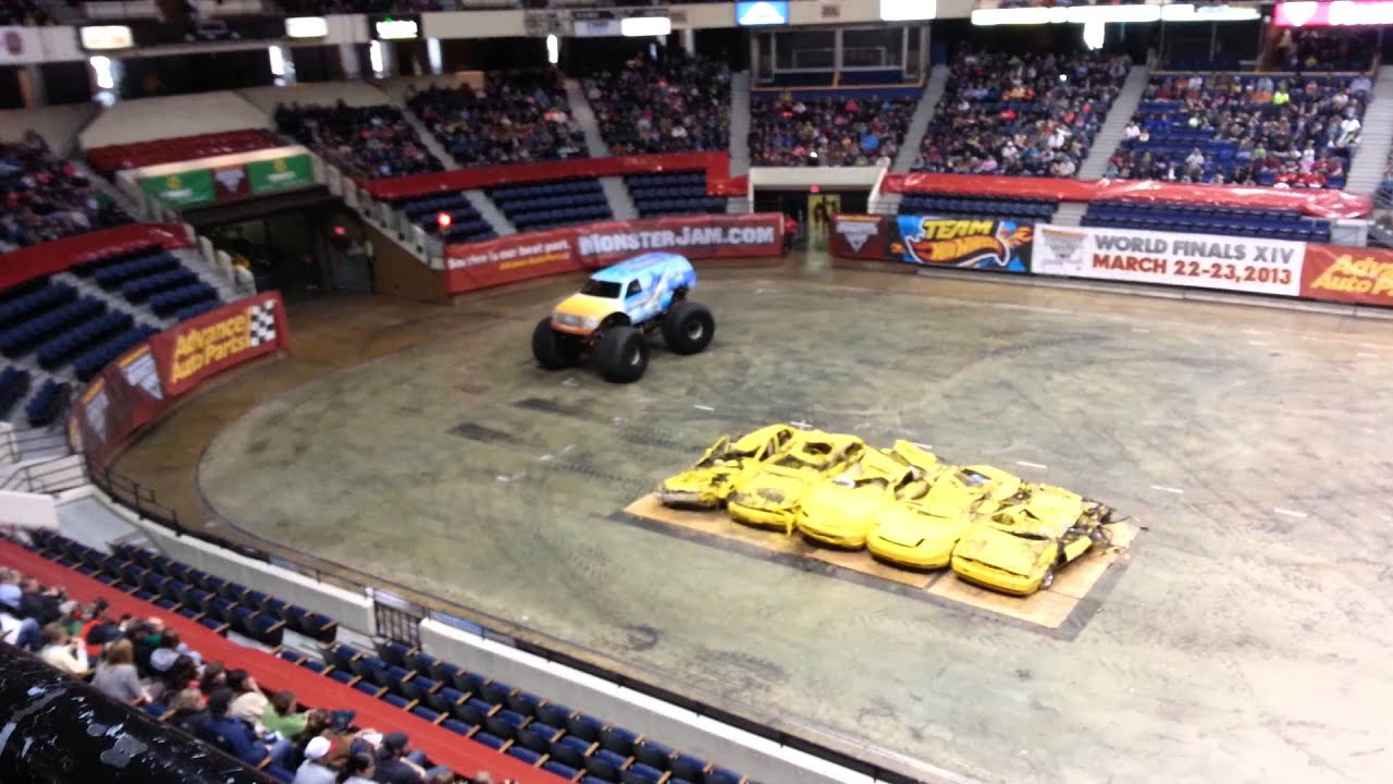 Monster Jam Richmond VA 2013 Racing - YouTube