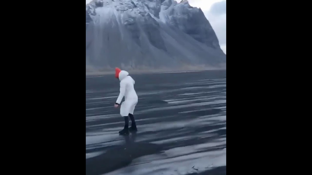 Sand snakes in Iceland #iceland #beach - YouTube