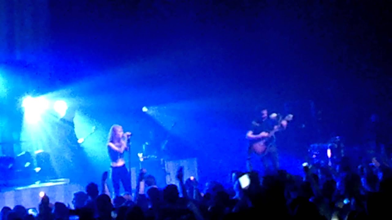 Paramore - The Only Exception (Live) at Chicago Theatre - YouTube