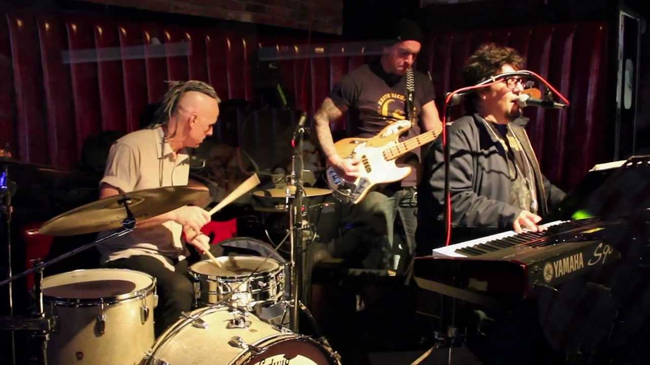 Teddy Andreadis Live @ Rocco's Tavern - YouTube