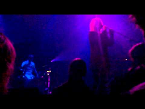 Magenta Skycode - I know you're sleeping with your dolls (Live ...