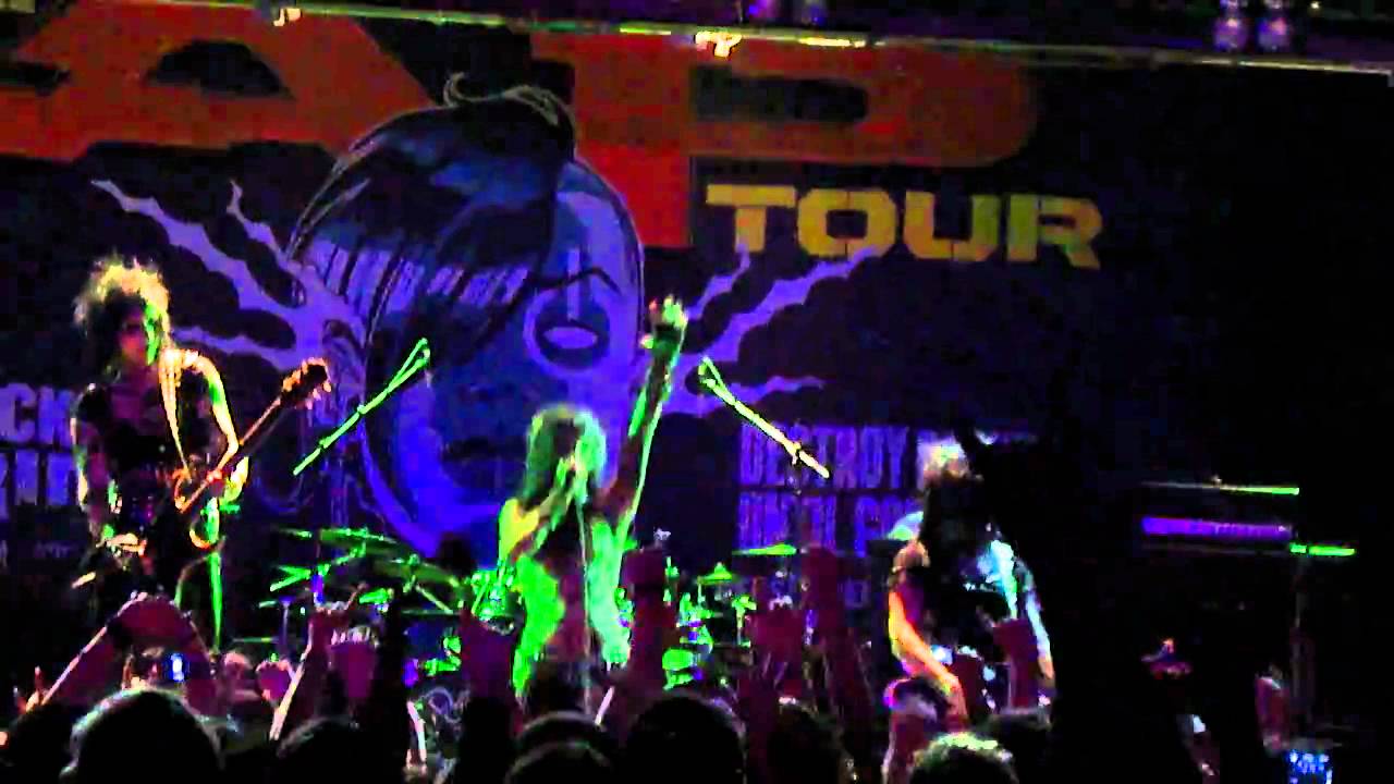 Black Veil Brides CC drum solo & guys back on stage Perfect Weapon ...