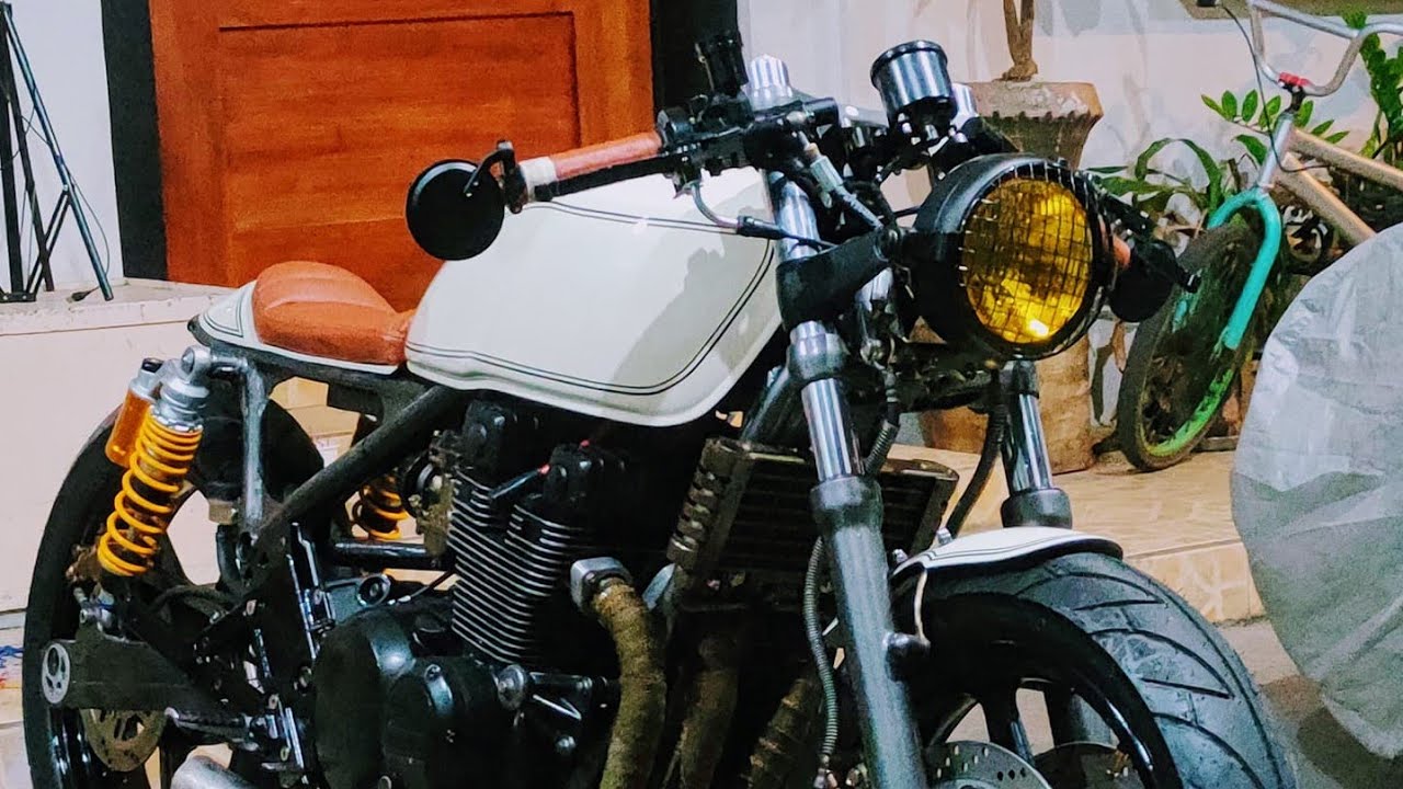 Custom Build 1989 Kawasaki Zephyr 400 | Walk Around - YouTube