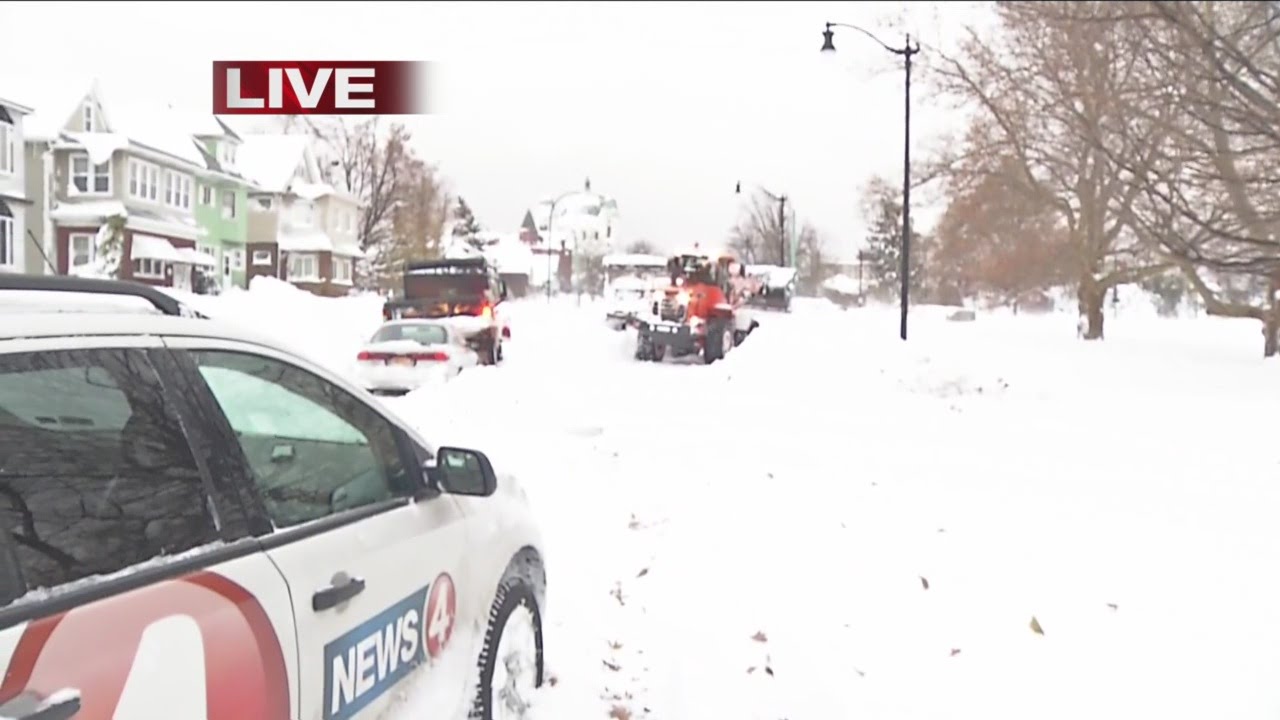 National Guard humvee gets stuck in snow - YouTube