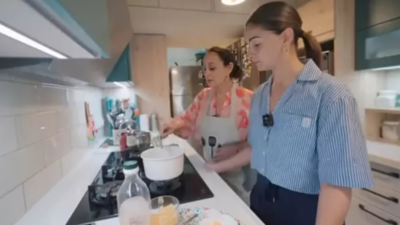 Alia Bhatt COOKS With Mama Soni Razdan In Her Kitchen |#bollywood# ...