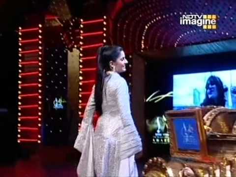 Katrina Kaif - Style Icon of the Year at Apsara Awards