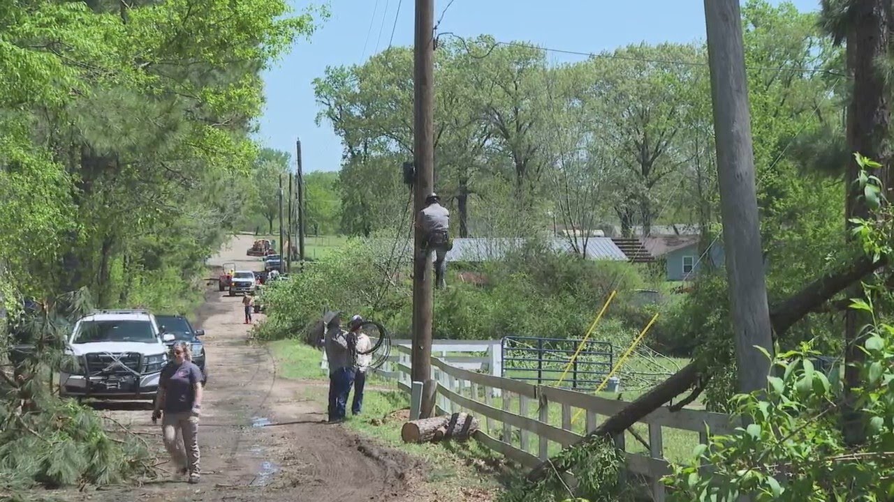 Residents begin cleanup efforts after major storm causes damage in ...
