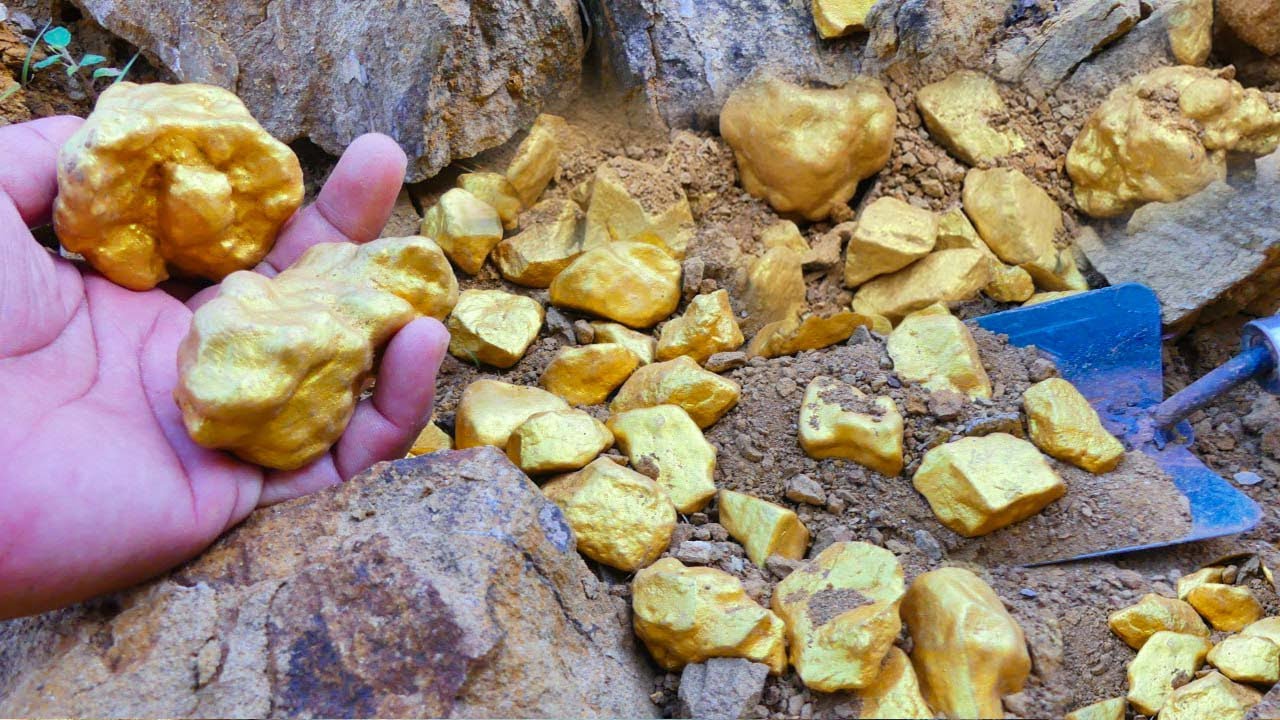 GOLD Hunting, Incredible Gold Finding & found old gold treasure under ...