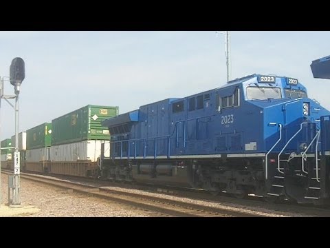 UP 7394 w/ 2 Tier 4 GECX Gevo Demo Units - YouTube