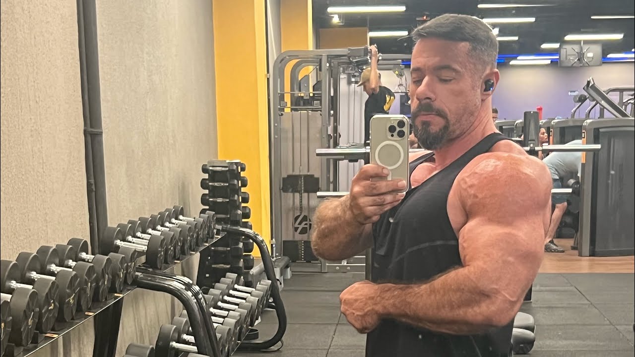 UM DIA DE PREPARAÇÃO COMPLETO DE UM BODYBUILDER DAY OFF! - YouTube