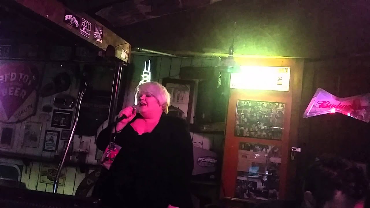 Karaoke at the smiling skull in Athens Ohio - YouTube