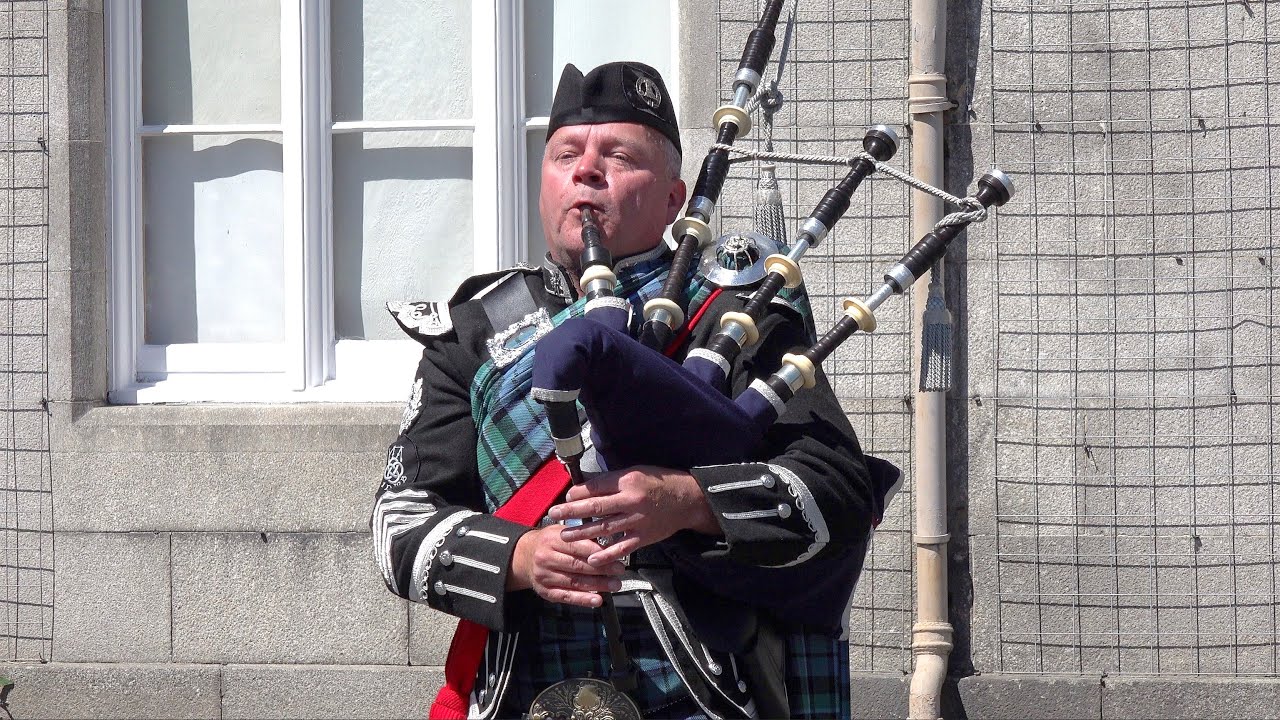 Amazing Grace played by champion Scottish piper Stuart Liddell at ...