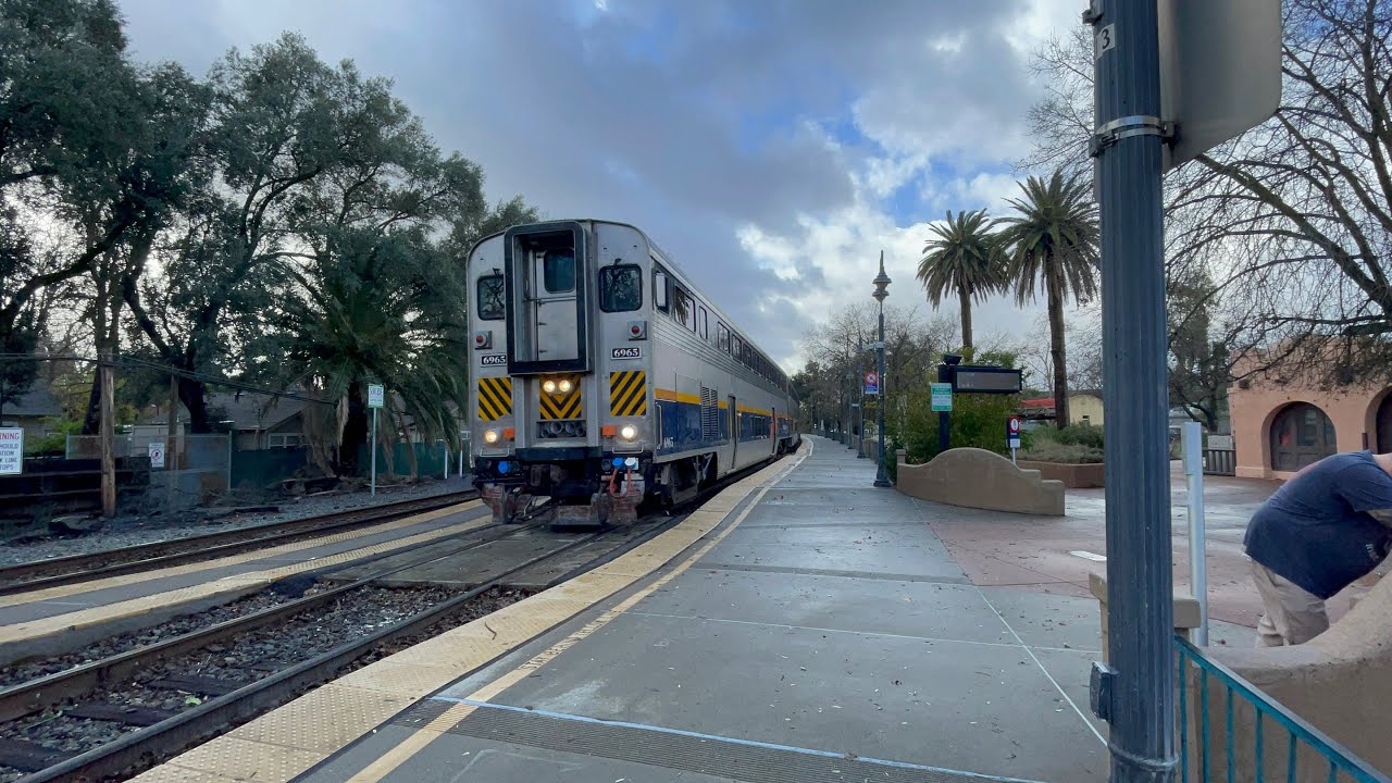 Amtrak Capital Corridor #724 Heading to Sacramento - YouTube