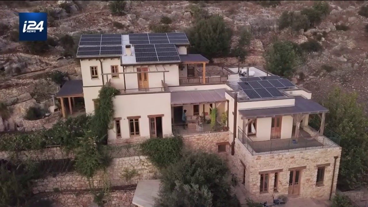 Couple builds first house entirely of hemp in Israel - YouTube