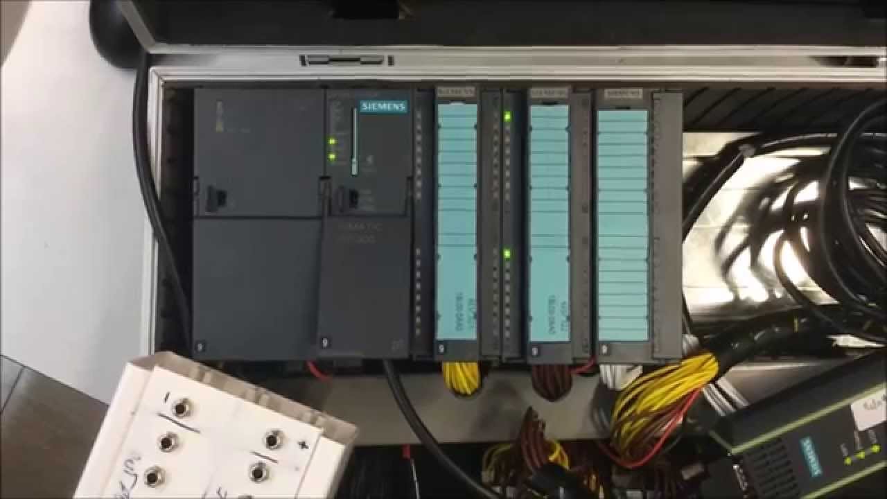 Siemens S300 automate programmed to traffic lights - YouTube
