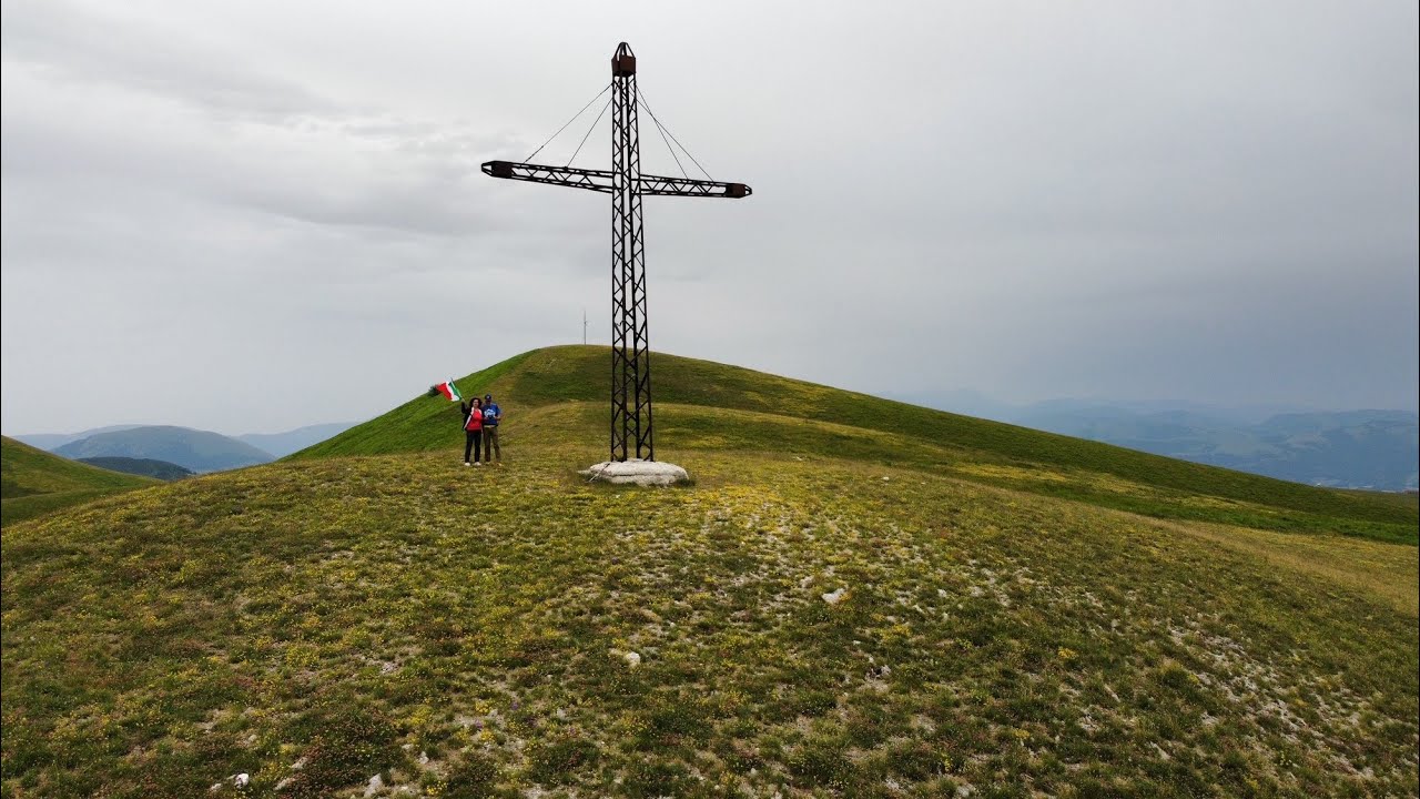 TREKKING SUL MONTE PENNINO... CONFINE MARCHE UMBRIA - YouTube