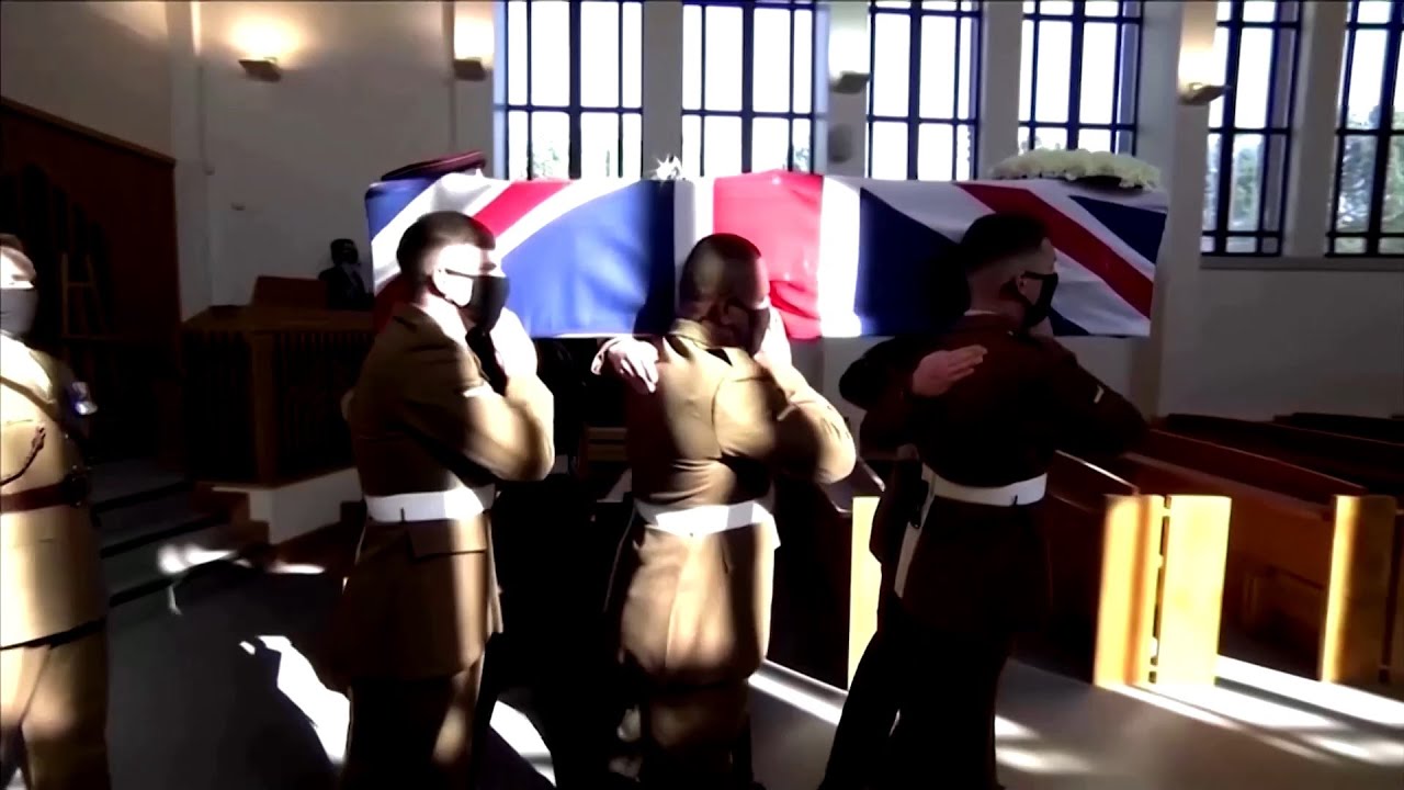 Family farewells Captain Tom Moore at his funeral - YouTube