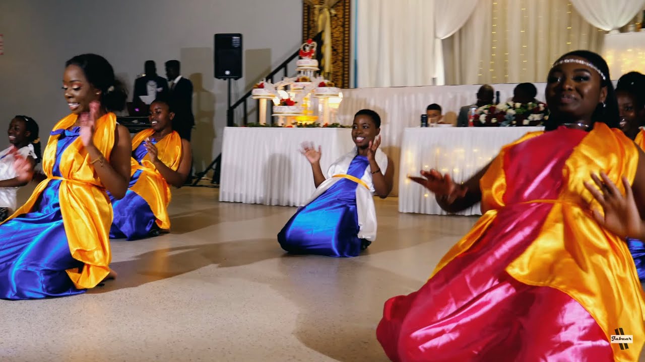 Burundian Beautiful Traditional Dance / Akaranga Kabarundi group Dance ...