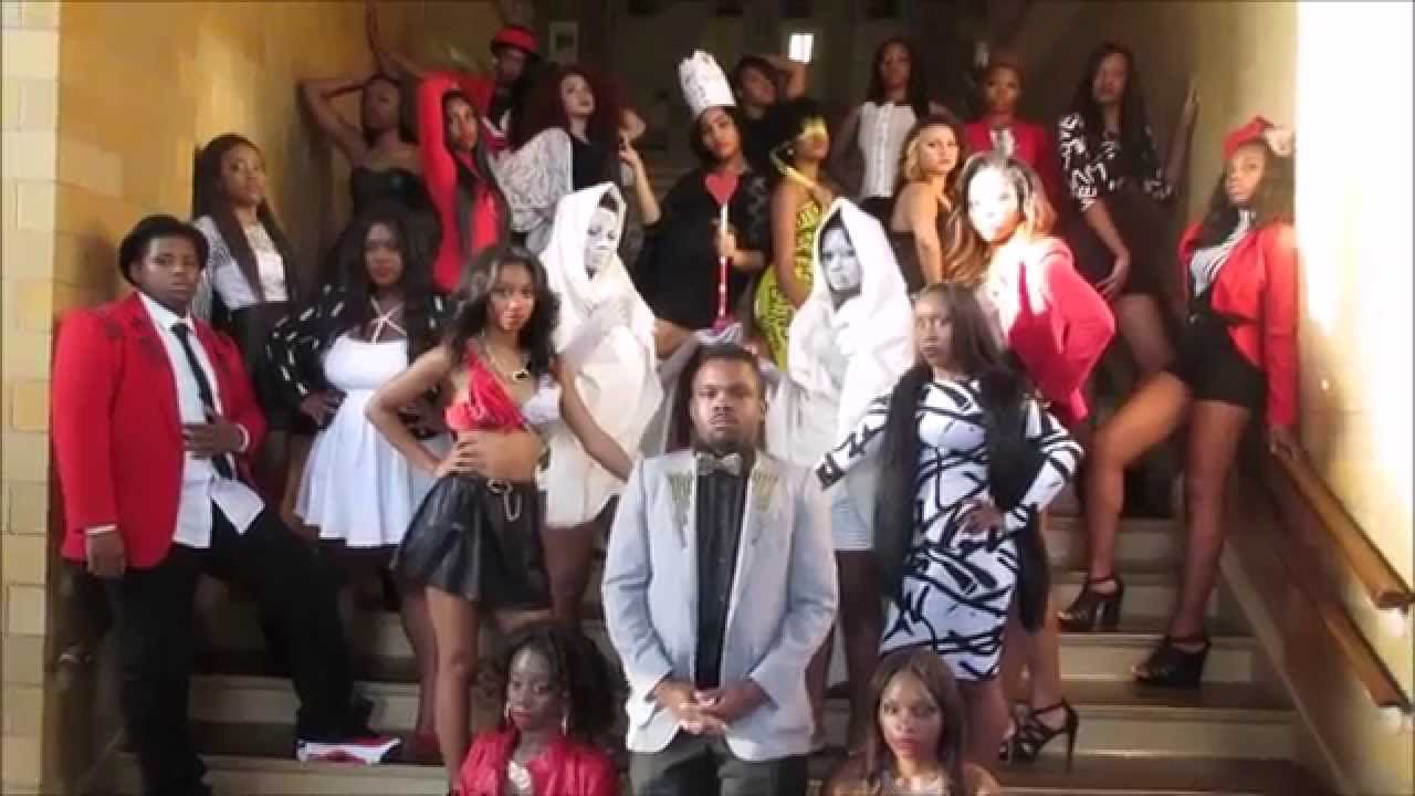 NIGHT AT THE GLAM MUSEUM FASHION SHOW - YouTube