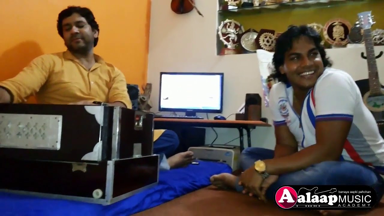 || Mohan Rathor Learning musical Tips at Aalaap Music Academy Varanasi ...
