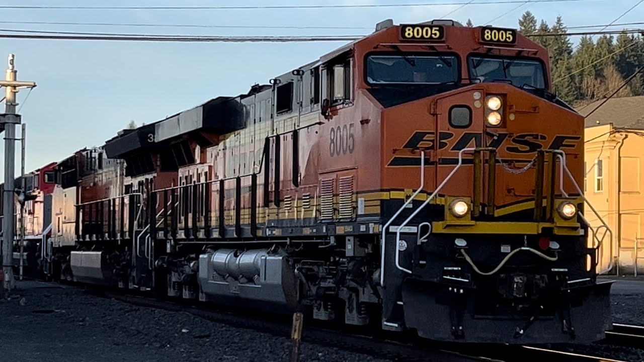 BNSF 8005 w/FXE 4055 Manifest Train, Chehalis Wa 12/16/2023 - YouTube