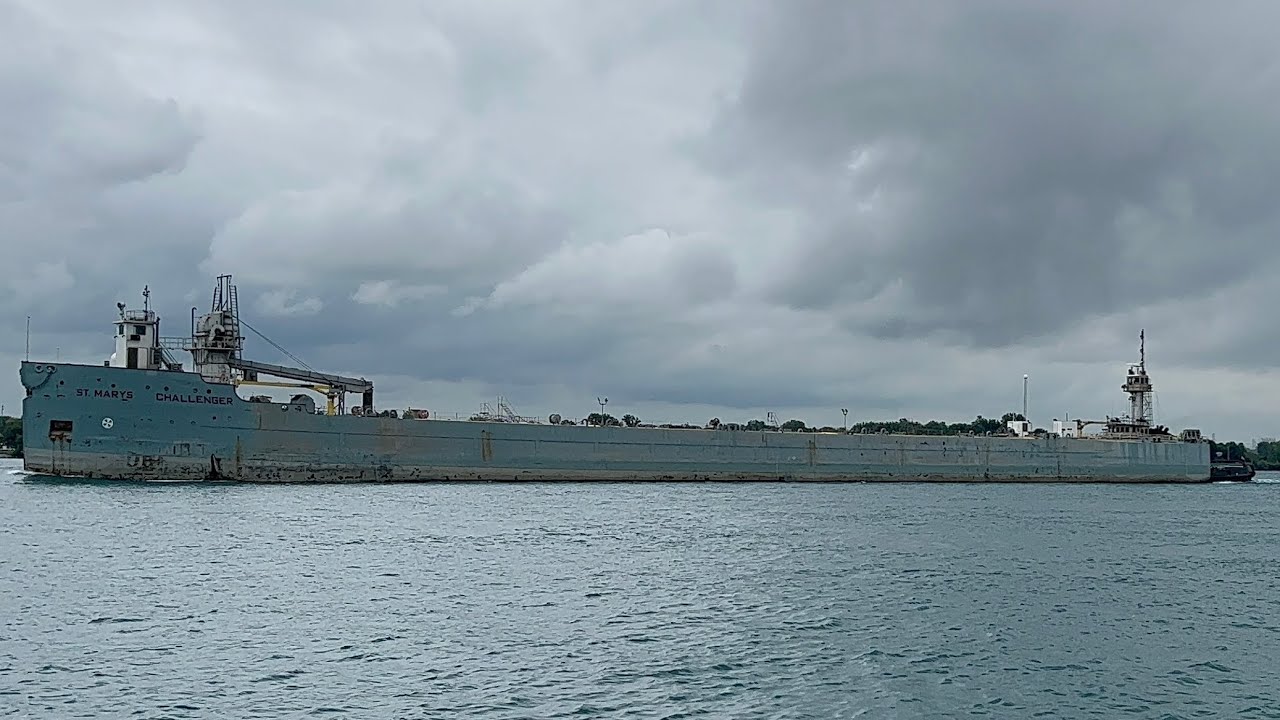 Tug/Barge Prentiss Brown And St. Marys Challenger Salute - YouTube