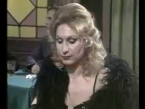 ΣΟΦΗ ΖΑΝΝΙΝΟΥ ΣΤΗΝ ΜΕΘΥΣΜΕΝΗ ΠΟΛΙΤΕΙΑ - YouTube