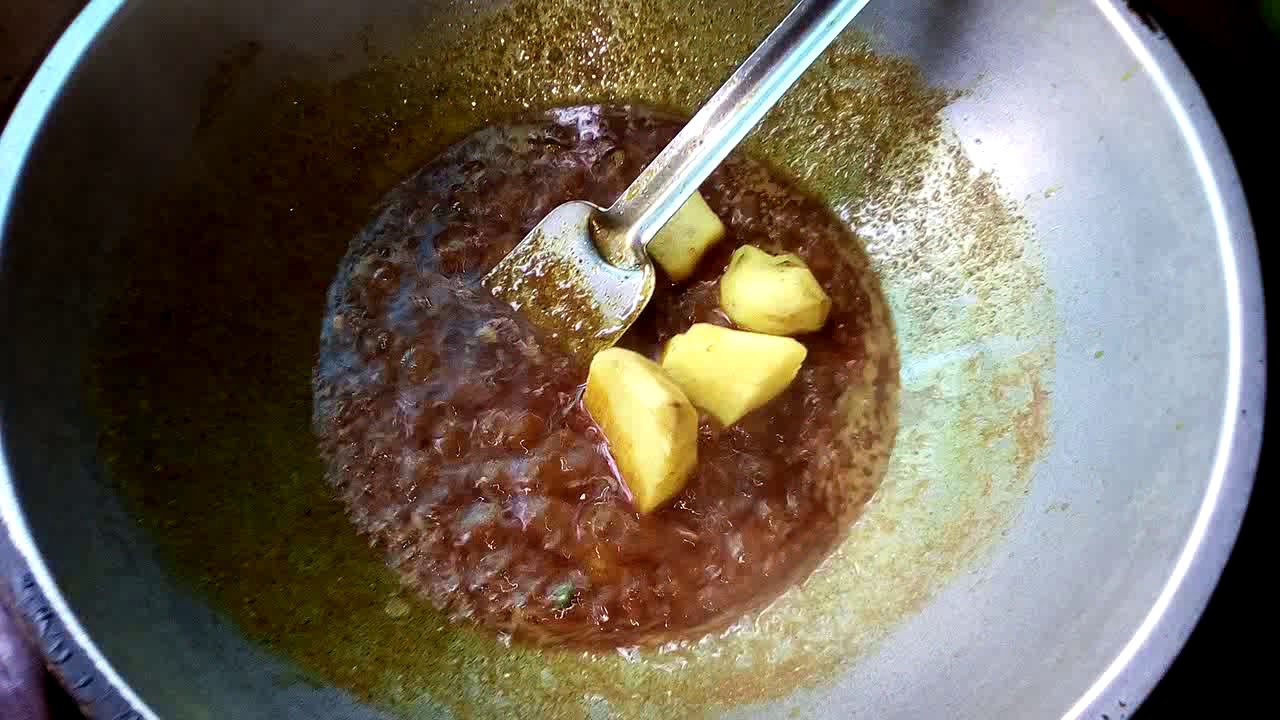 Mati Alu diye koi Mash Ranna - YouTube