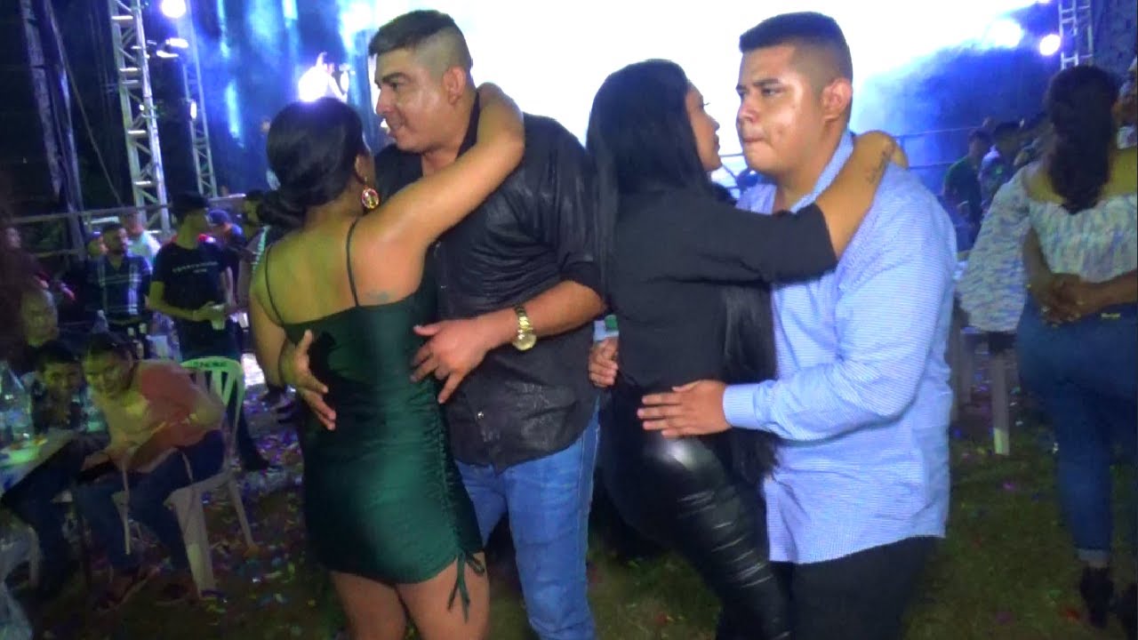 Baile en el rancho--Mira nomas que chulada de ambiente ranchero - YouTube