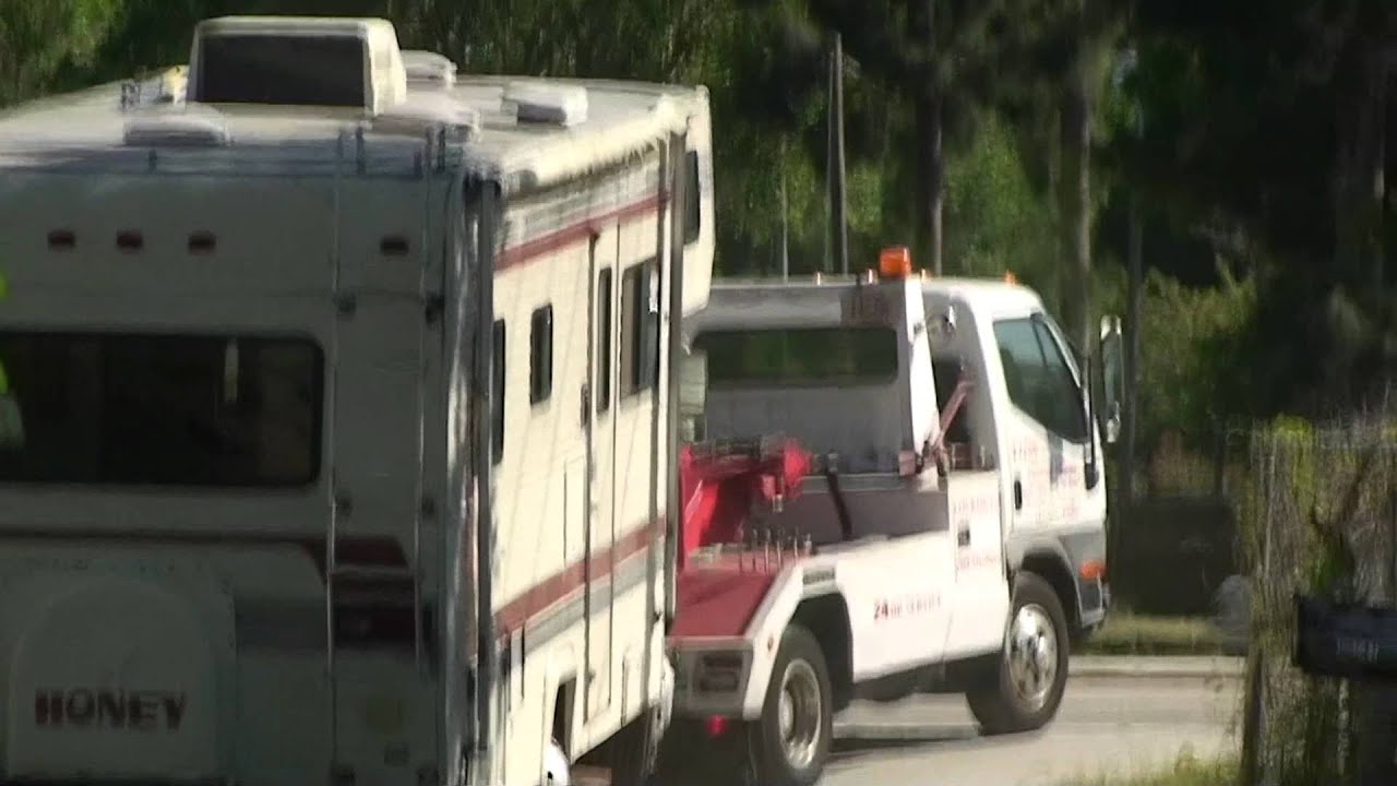 JUNK FORD HONEY 27 FOOT MOTORHOME BEING TOWED AWAY. WITH SMALL TOW ...