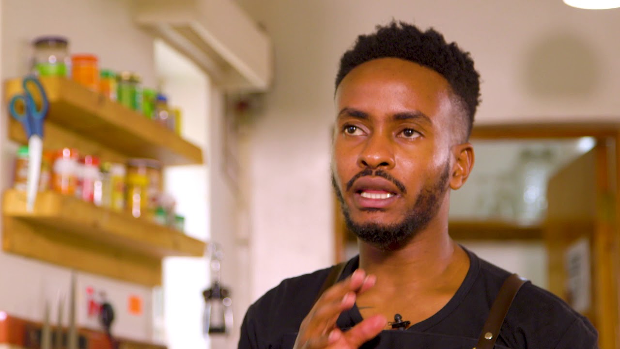 Chef Les| The Kenyan Kitchen| How to cook Chicken Pilau - YouTube