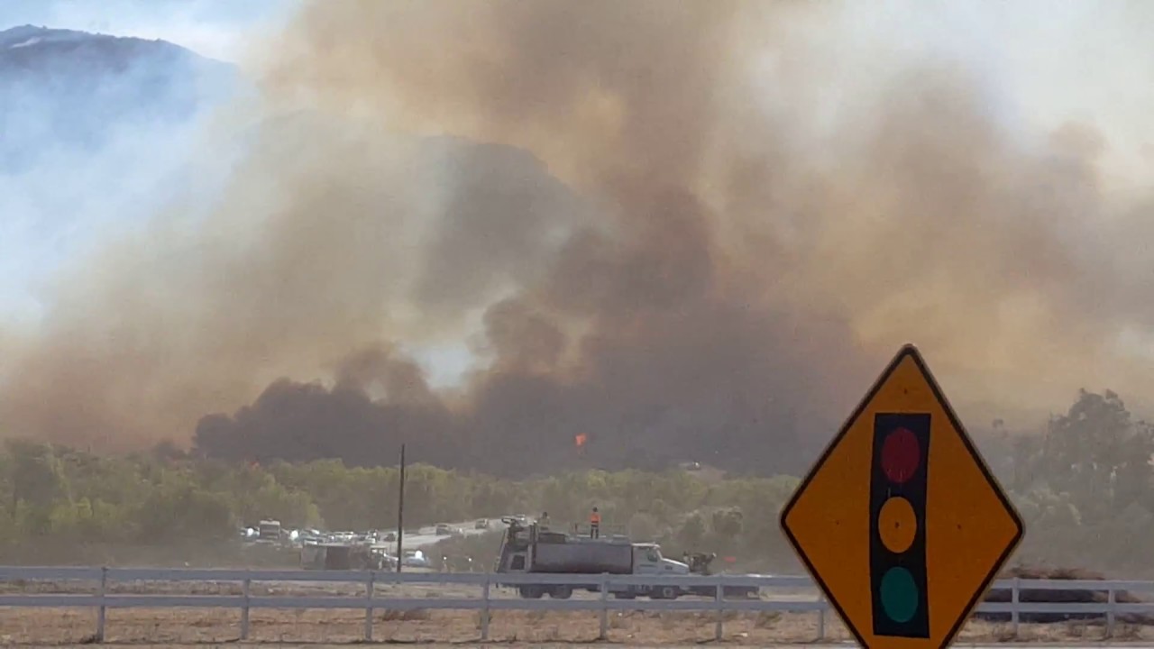 Lilac Fire San Diego County Bonsall. Highway 76 & 15 South - YouTube