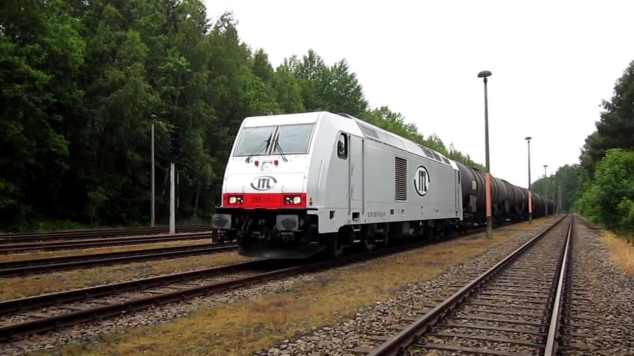 BR 285 111-1 ITL mit Kesselwagen beim Start im Tanklager Großebersdorf ...