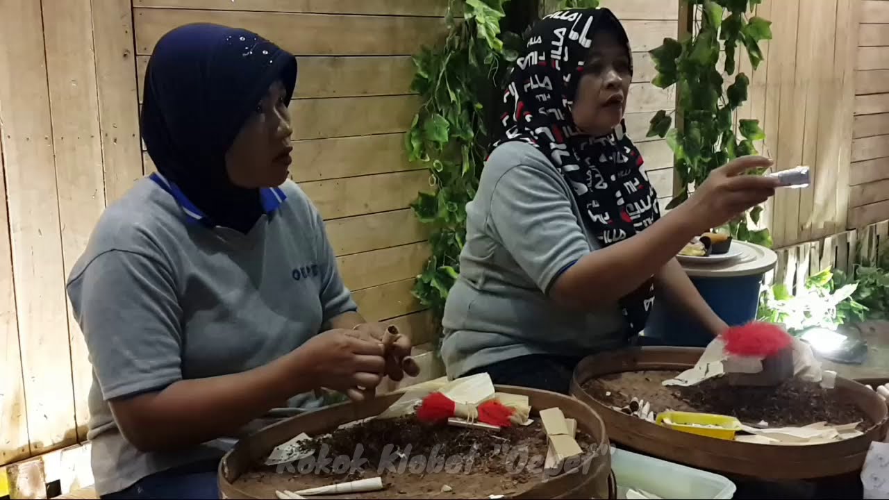Proses Produksi Rokok Klobot "OEPET" - YouTube