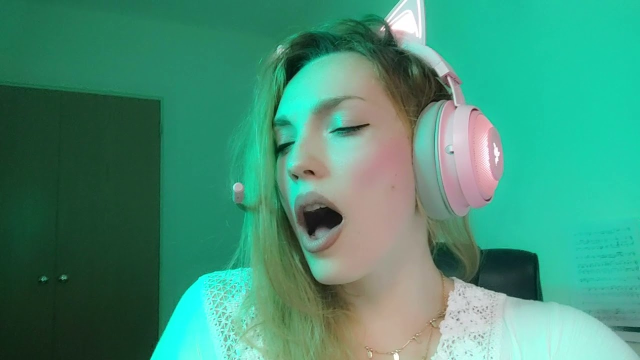 The Fifth Element Diva Song - YouTube