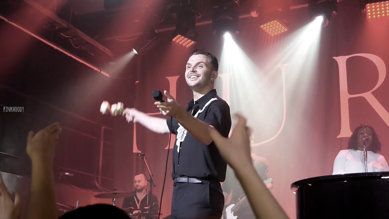 Hurts 'Stay' Live in Seoul (허츠 첫 단독 내한공연, 떼창) - YouTube