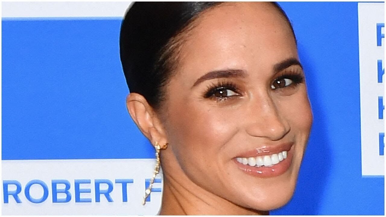 Meghan Markle is all smiles in gorgeous new photo for Mother's Day ...