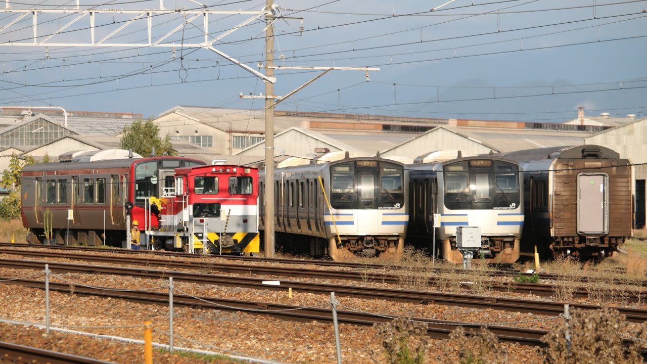 しなの鉄道SR1系S202編成(仮台車)構内移動 長野総合車両センター - YouTube