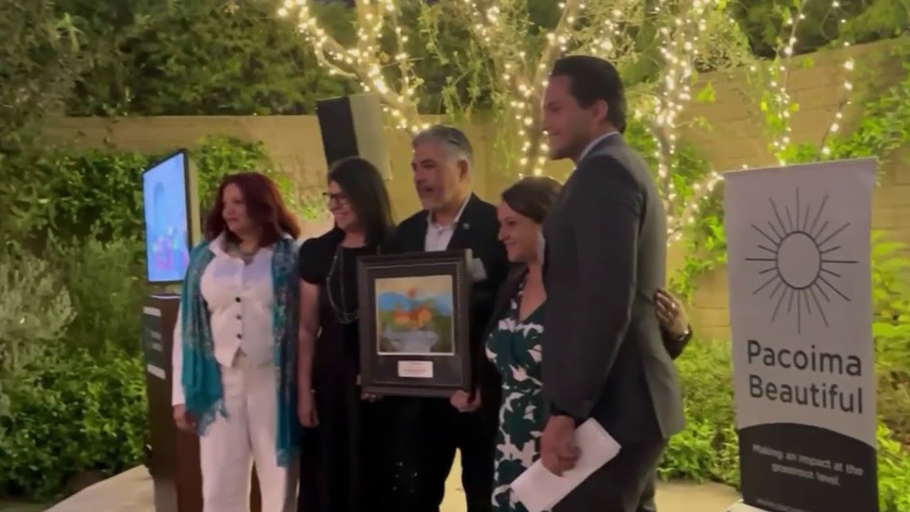 Premios de organización Pacoima Beautiful - YouTube